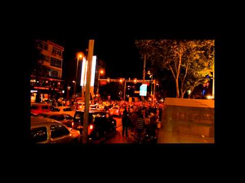 Bağdat Caddesi'nde protestolar sürüyor, saat gece 4.00!