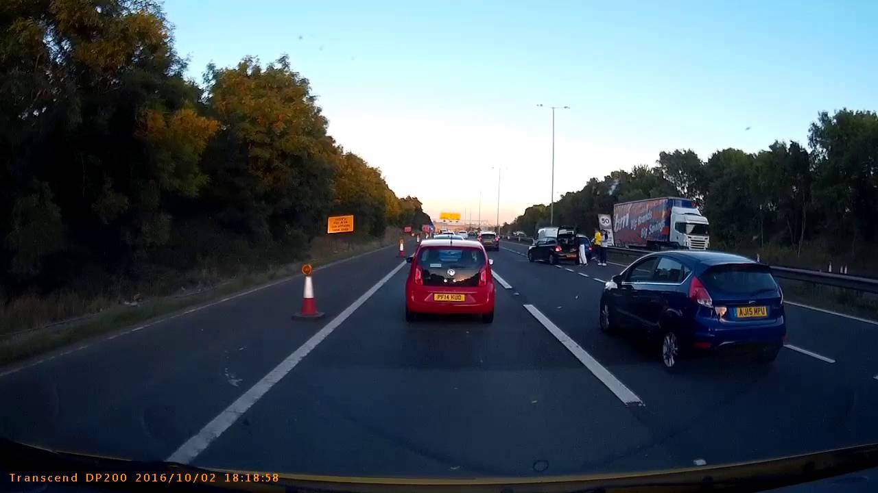 A bump rta on the m6 caused traffic mayhem 01.10.2016 - YouTube