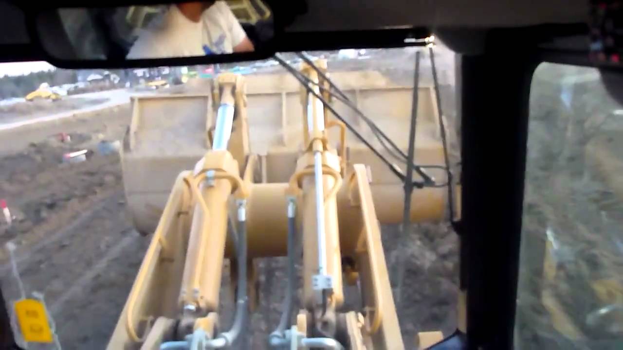 Cat 973C Slot Dozing - YouTube