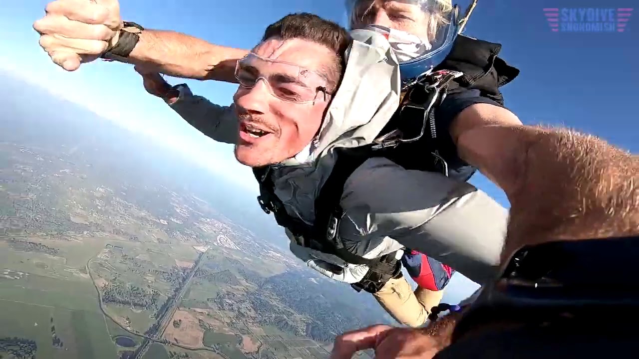 Aaron Gillis's Tandem skydive! - YouTube