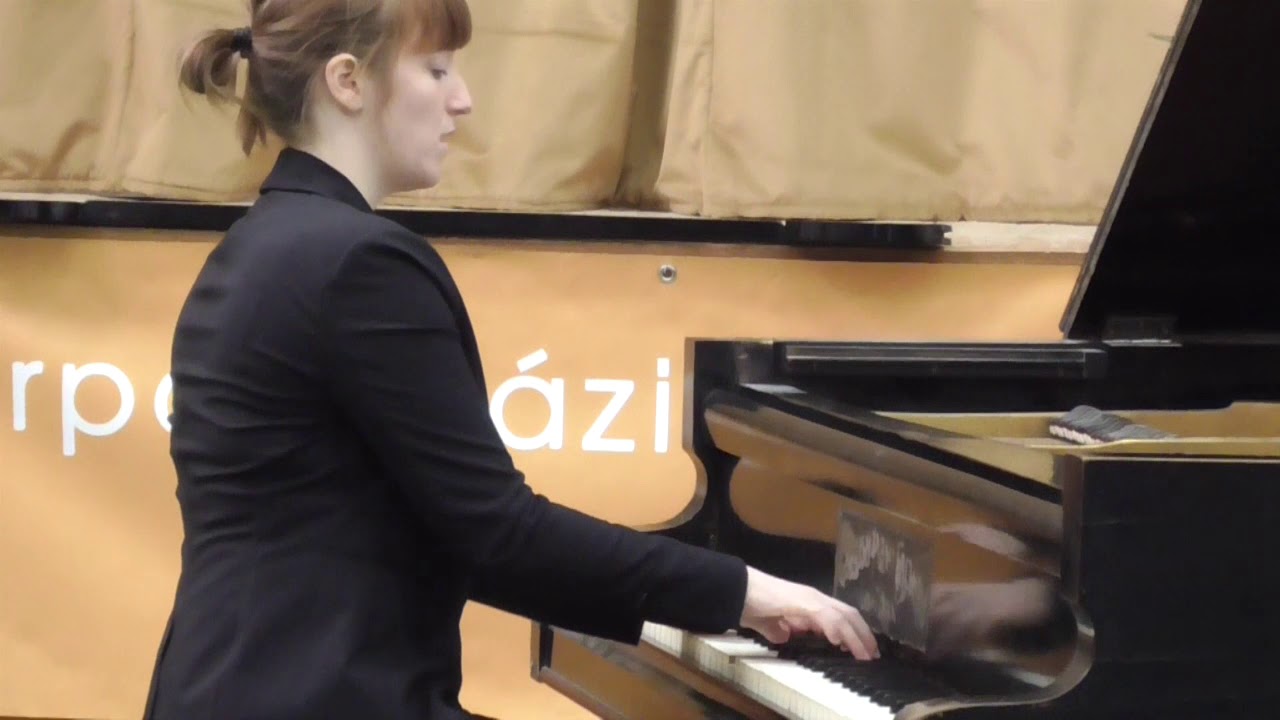 Balog Alexandra zongorakoncert - YouTube