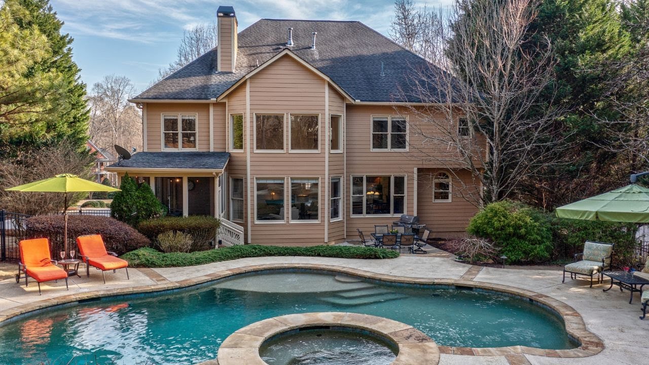 Tour This PREMIUM Georgia Home! - YouTube