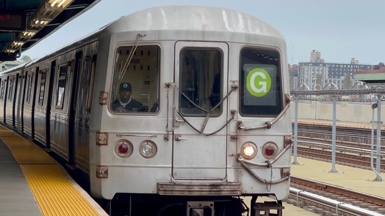 R46 (G) train arrives at Smith-9th Streets - YouTube