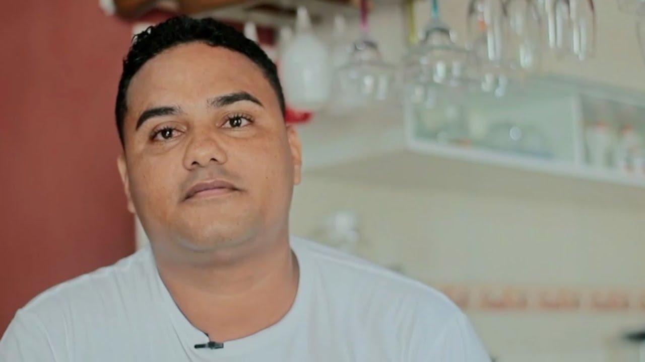 Esteban Rodriguez es la voz de su barrio - YouTube