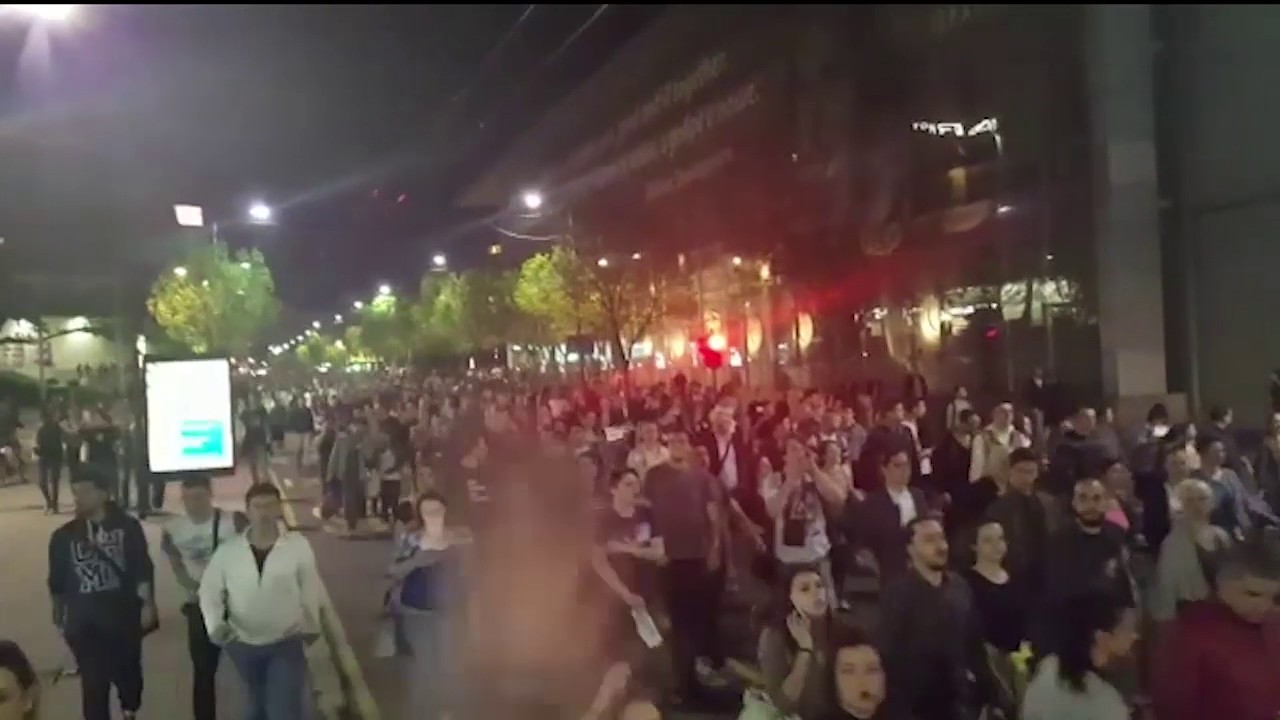 Protest Beograd 3. april - YouTube