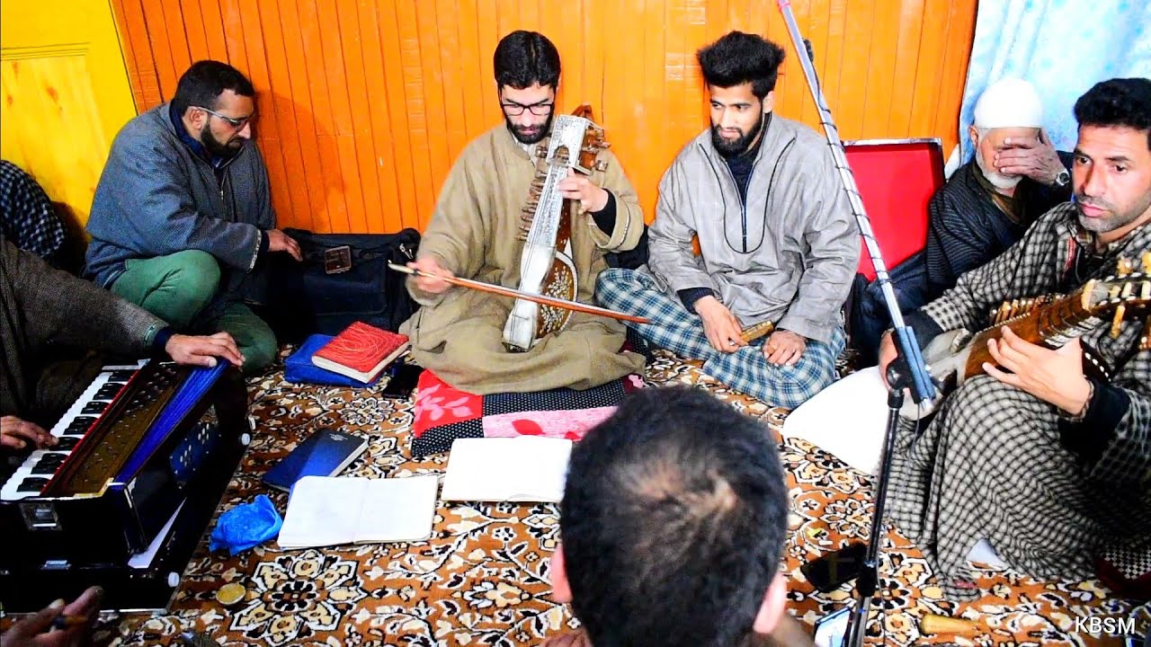 # 548 Couplets Of Lal Ded ( Lalleshwari ) & Alamdar i Kashmir RA ...