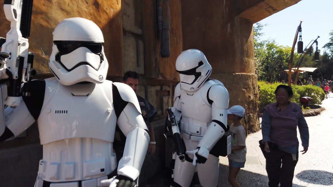 Disney's Hollywood Studios: Star Wars Galaxy's Edge Walking Tour in 4K ...