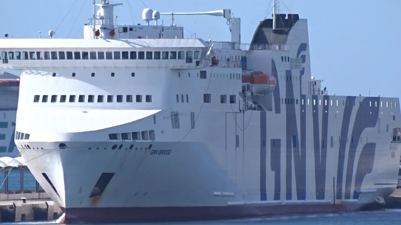 GNV Bridge společnosti Grandi Navi Veloci - YouTube