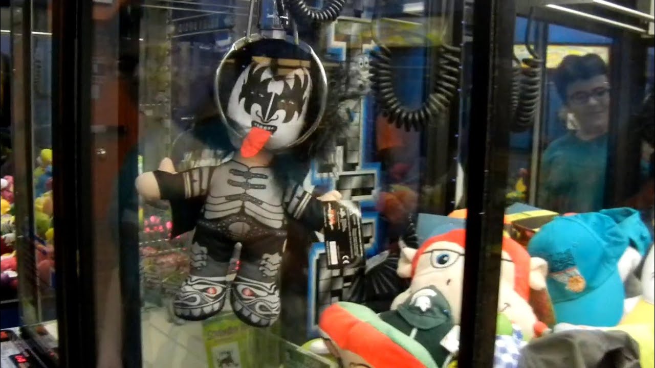 Winning on The Claw Machine- Claw Craziness! AMAZING Co-op With AARON ...