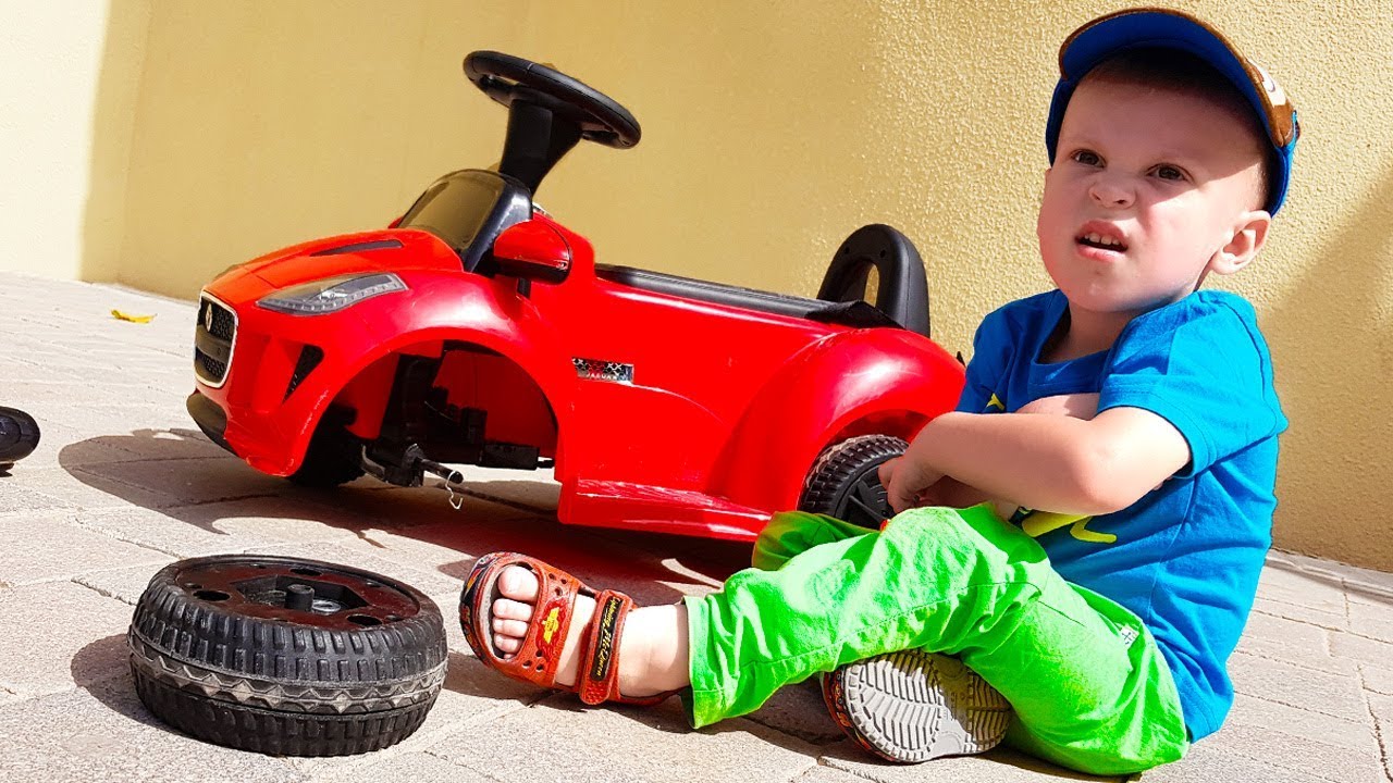 The wheel fell off on Red car with Max - YouTube