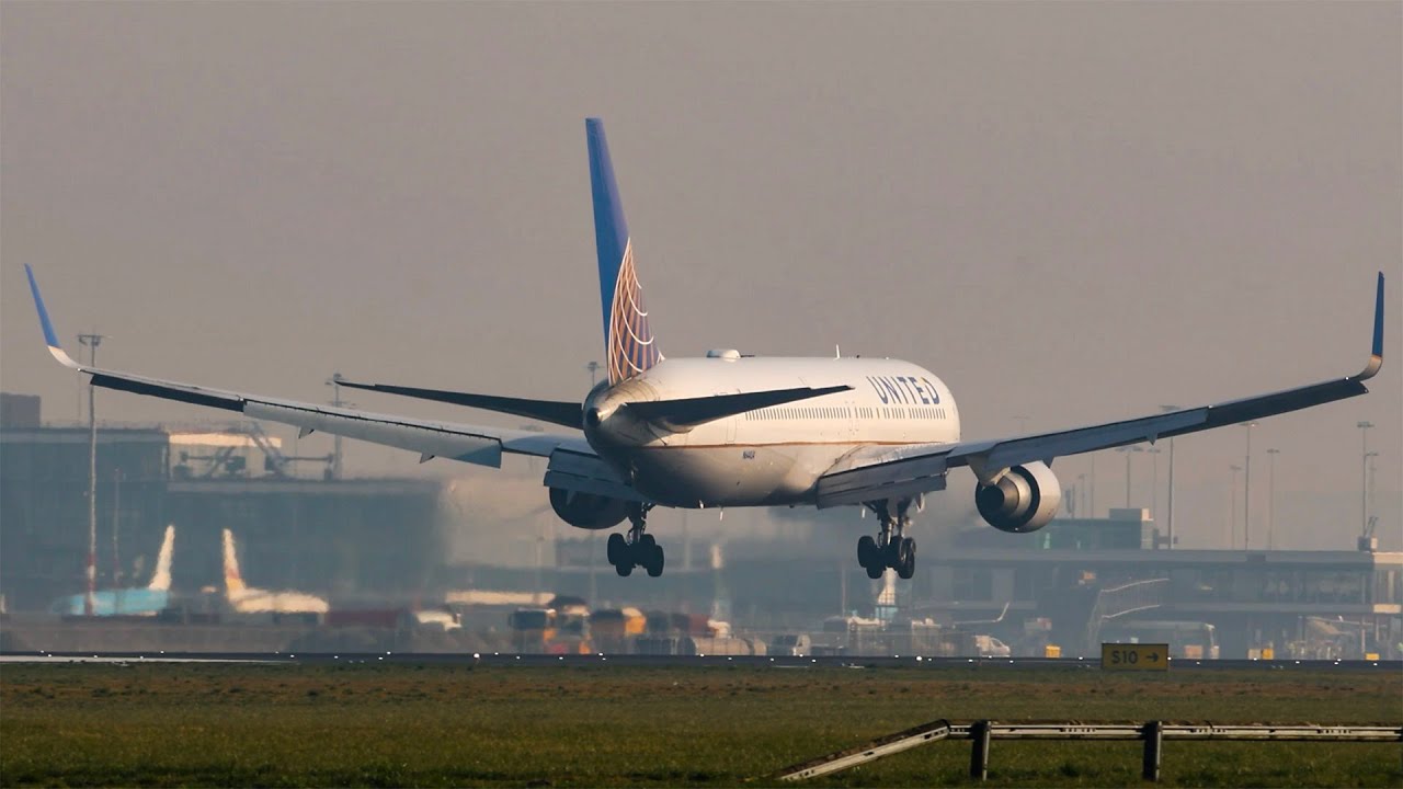 TOUCH & GO United Boeing 767 at Amsterdam Schiphol | 4K - YouTube