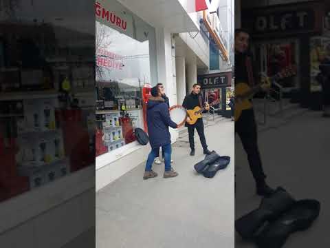 Malatya sokaklarında kürt gençler