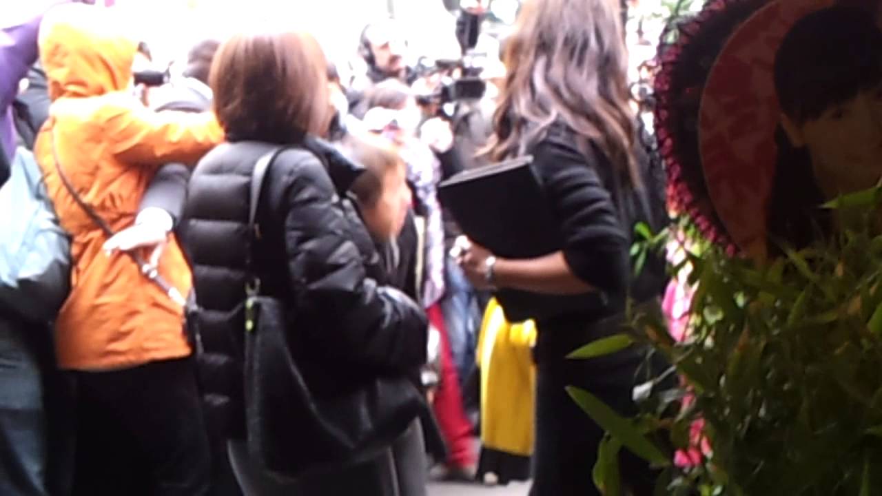 morning musume -Handshake in paris - 30/10/12 - YouTube