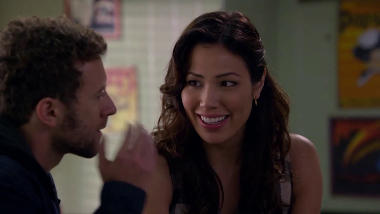 Bones - Angela y Hodgins (6x01) - YouTube