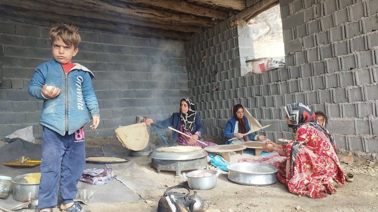 Baking the thinnest bread in the world by a nomadic woman - YouTube
