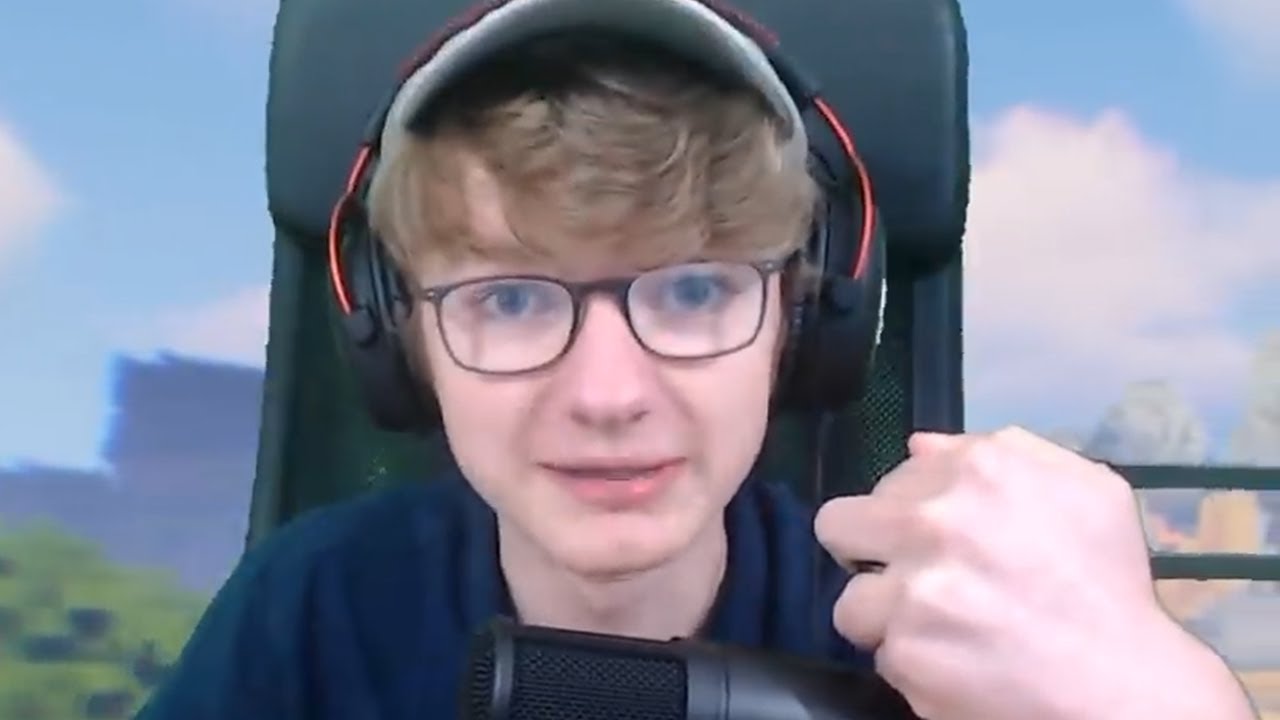 TommyInnit wears Glasses - YouTube