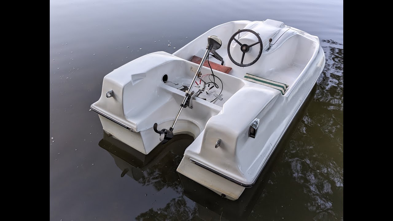 8 foot hydro plane Aqua Lark? mini speed boat racer - YouTube