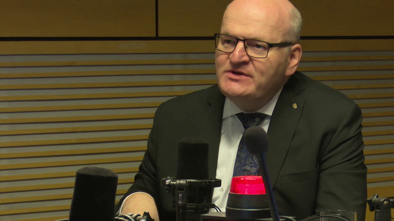 Kulturminister Daniel Herman im Gespräch - YouTube