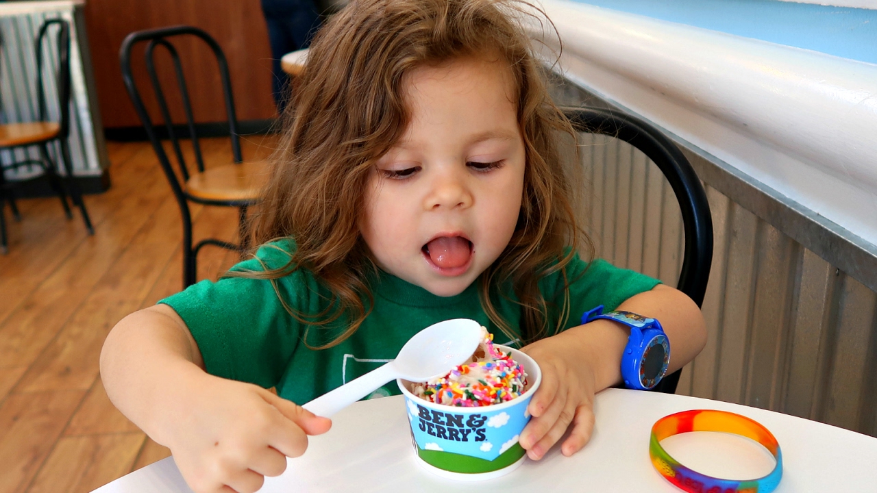 ICE CREAM AND CANDY DAY - YouTube