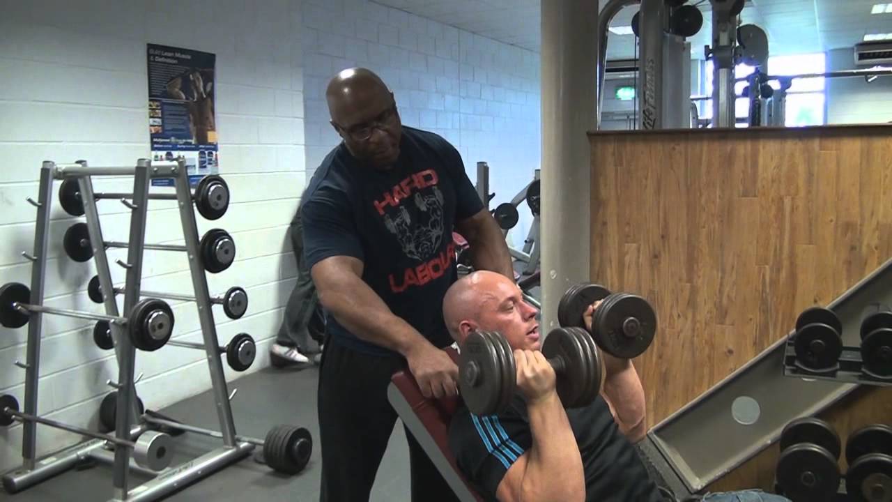 PUMPINGFIT.COM : Training Shoulders with Dayo Audi - YouTube