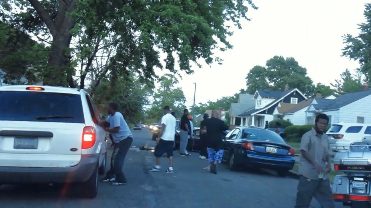DETROIT HOOD REMOVES FILPPED OVER STOLEN CAR BEFORE POLICE ARRIVE ...