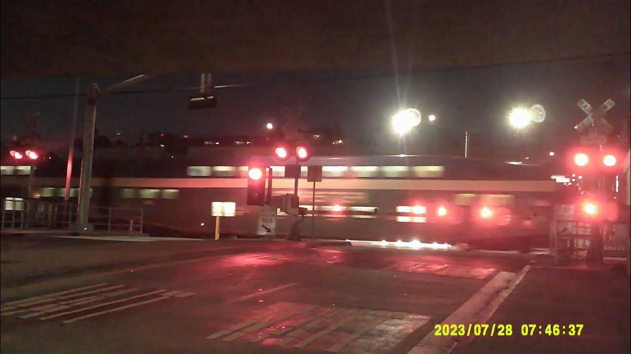 [New Gate LEDs Again] NCTD 5002 Coaster Train South, Sassafras St. Railroad Crossing, San Diego ...