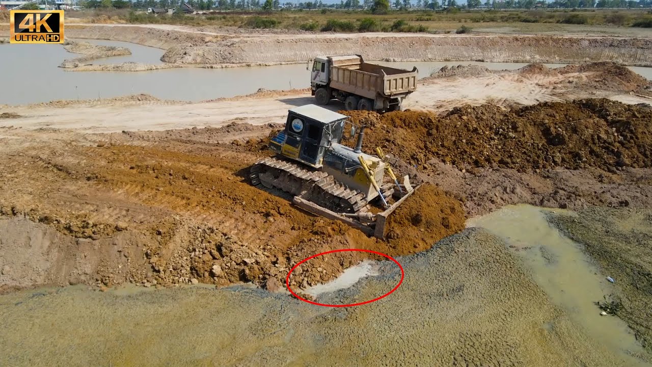 Best incredible Mega Bulldozer Komat'su Showing Skill Push Soil ...