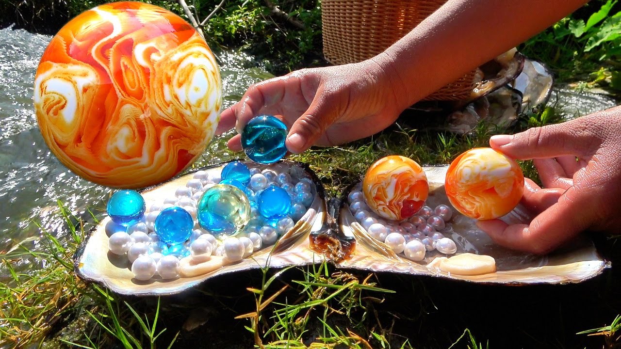 Giant mutated clams breed countless unique and precious charming pearls ...