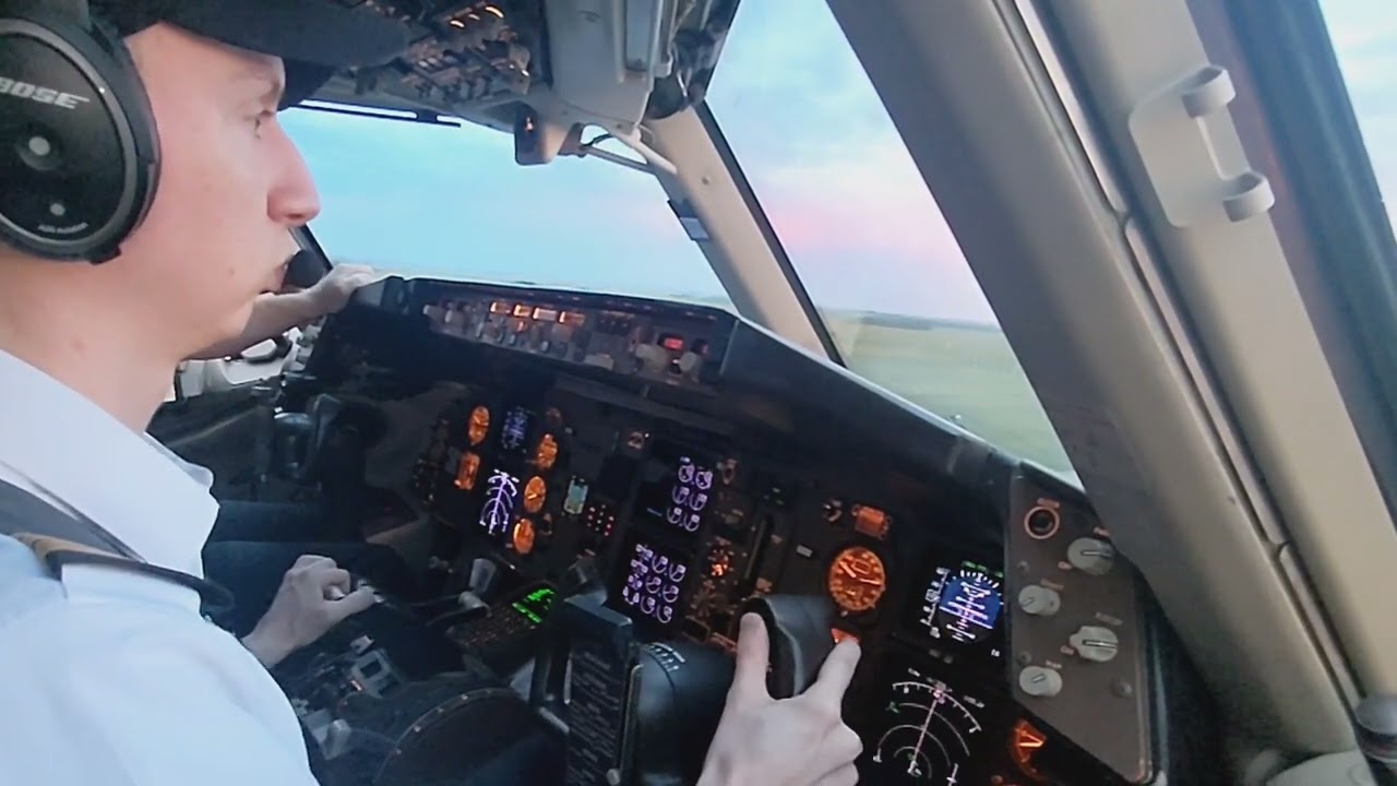 Boeing 757 Cockpit