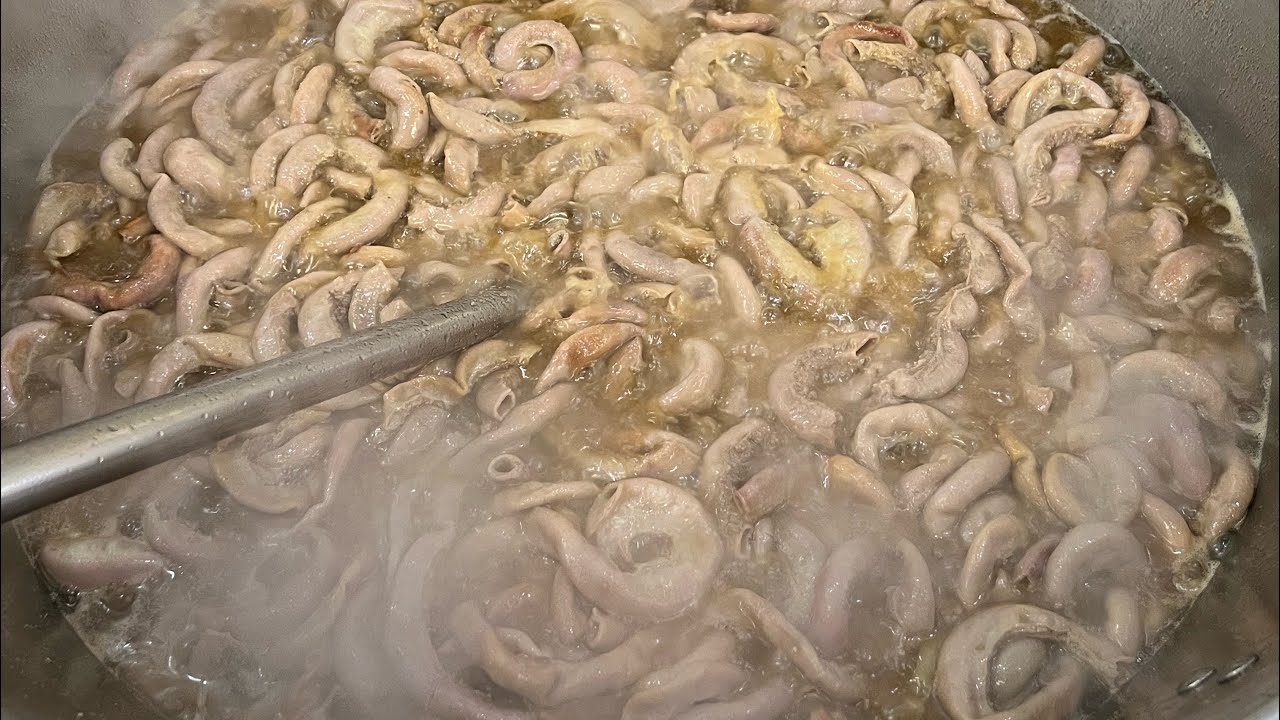 El morrillo - el patrón y la patrona cocinando. - YouTube