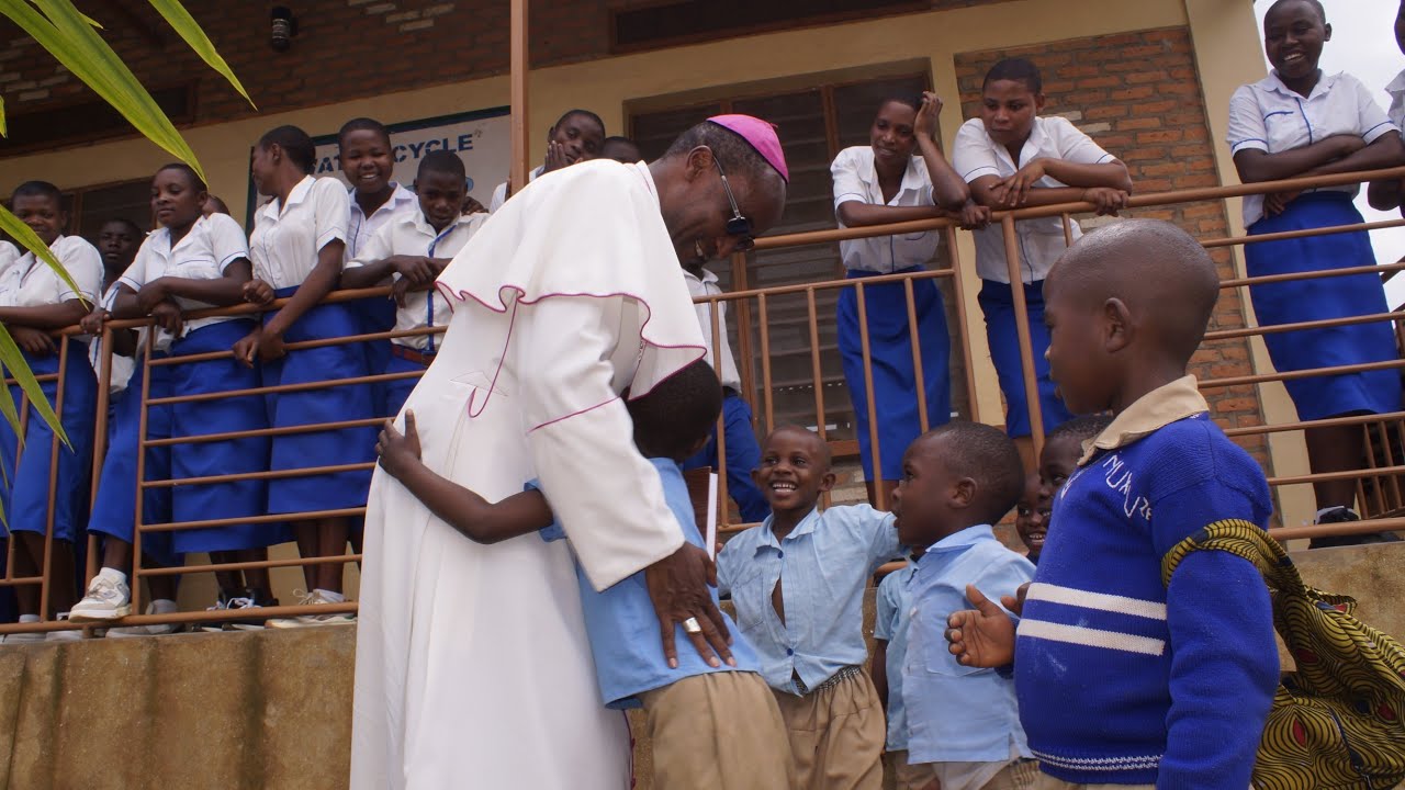 Uruzinduko rw'Amateka Mgr Edouard Sinayobye, wa Cyangugu yagiriye muri ...
