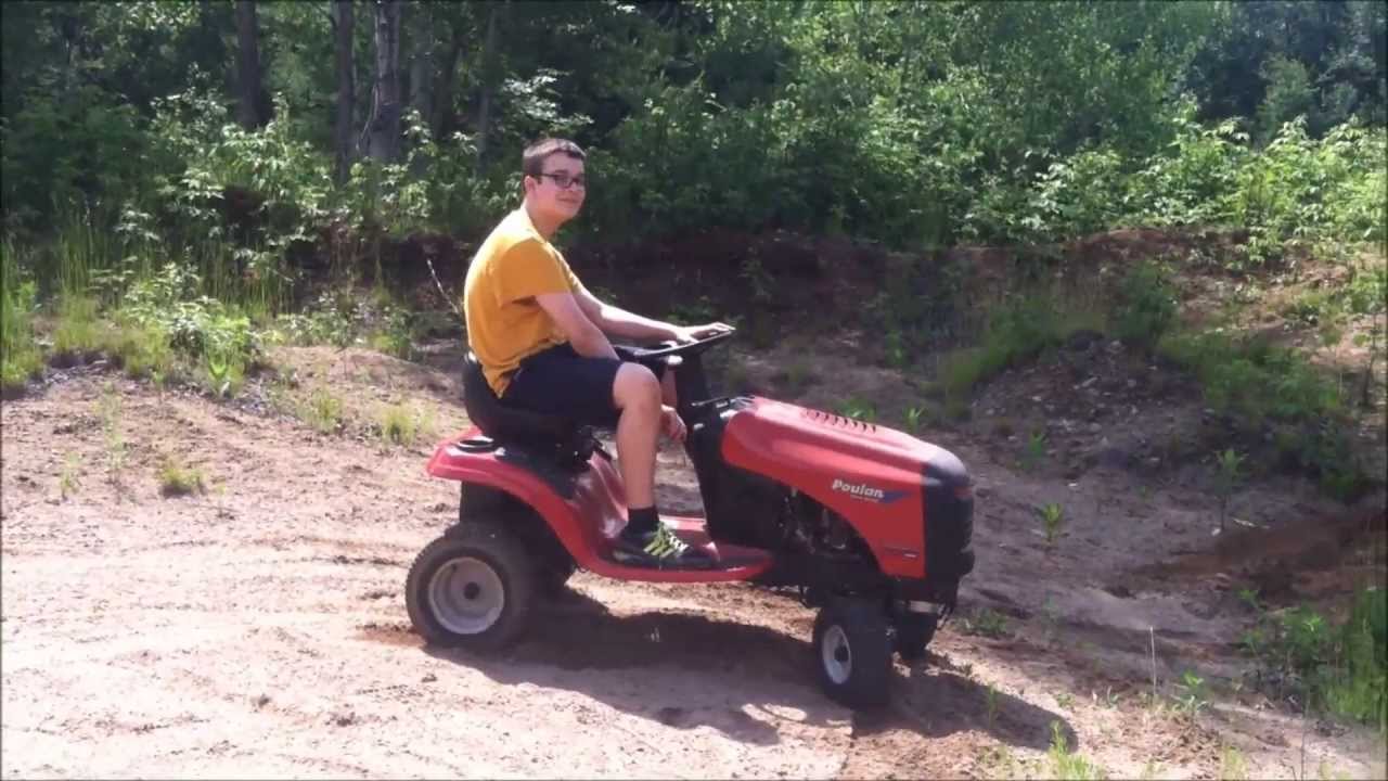 Mudding mower test run / Poulan tractor review - YouTube