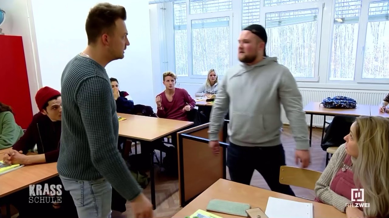 Krass Schule: Paul beißt Herr.Nolting - YouTube