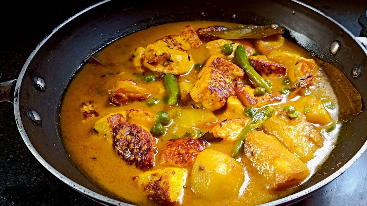 Aloo Paneer Er Dalna aloo-paneer-er-dalna