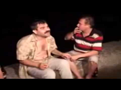 Oğlum gel buraya kırmızı şortli