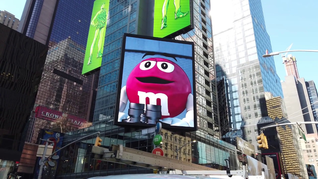 M&Ms World, New York Digital Billboard - YouTube