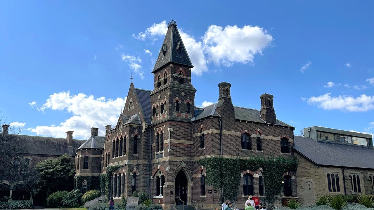 Trinity College Melbourne Logo