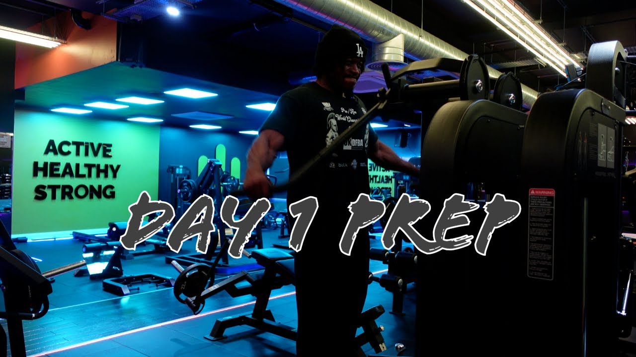 Vlog 1 - Prep for bodybuilding show (Chest & shoulders) - YouTube