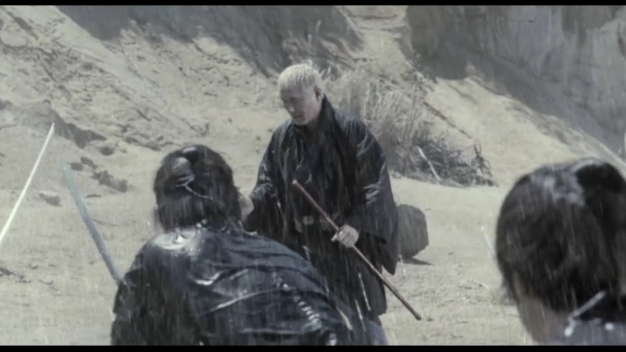 Blind samurai fighting against the crowd in the rain. - YouTube
