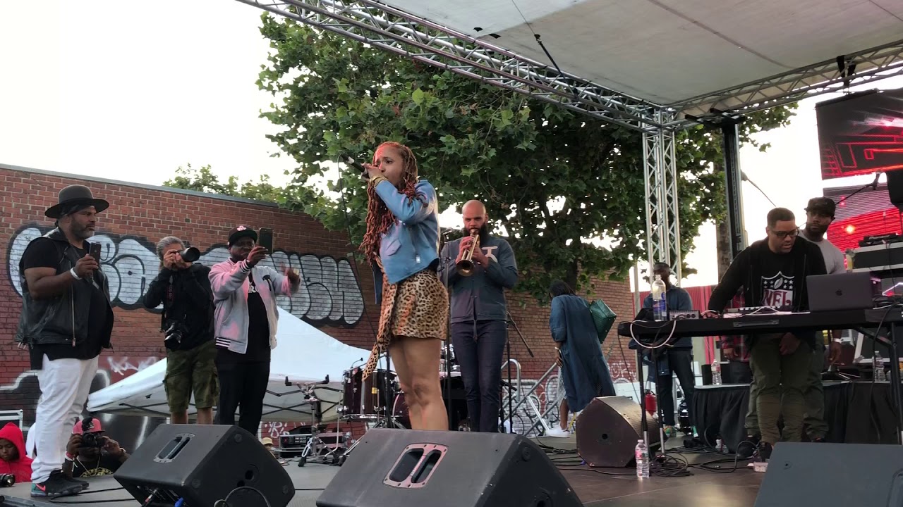 Sa-Roc and Black Thought - YouTube