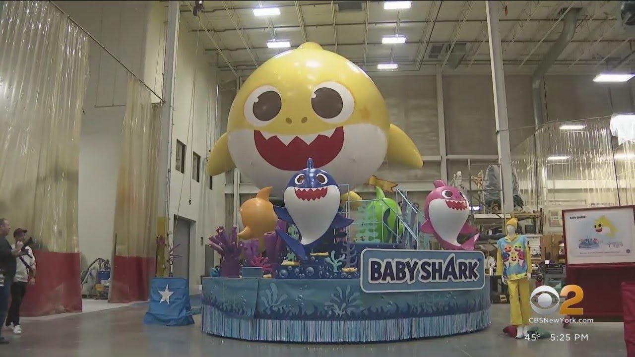 New floats for Macy's Thanksgiving Day Parade get their final touches ...