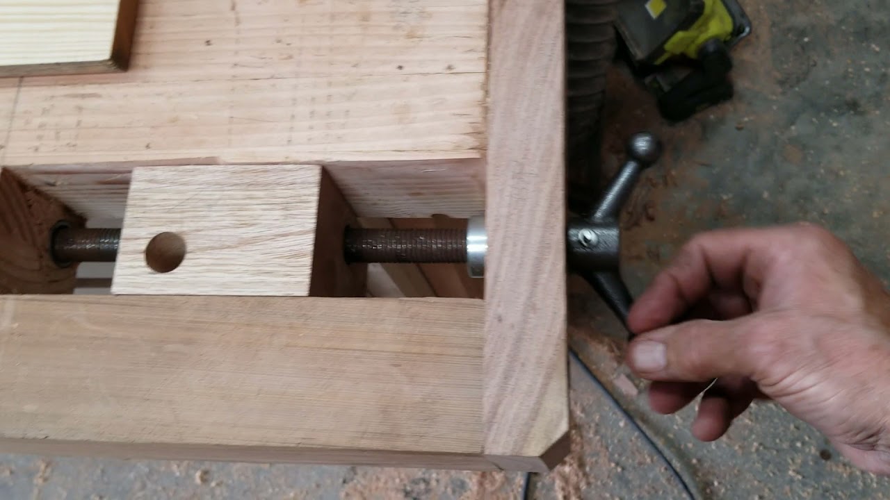 Wagon wheel vise - YouTube