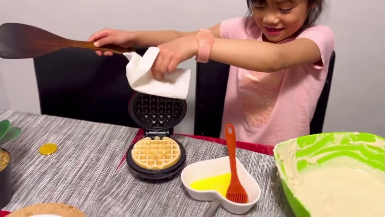 HOW TO MAKE A MINI WAFFLE USING THE MINI WAFFLE MAKER || JACE KIDS ...