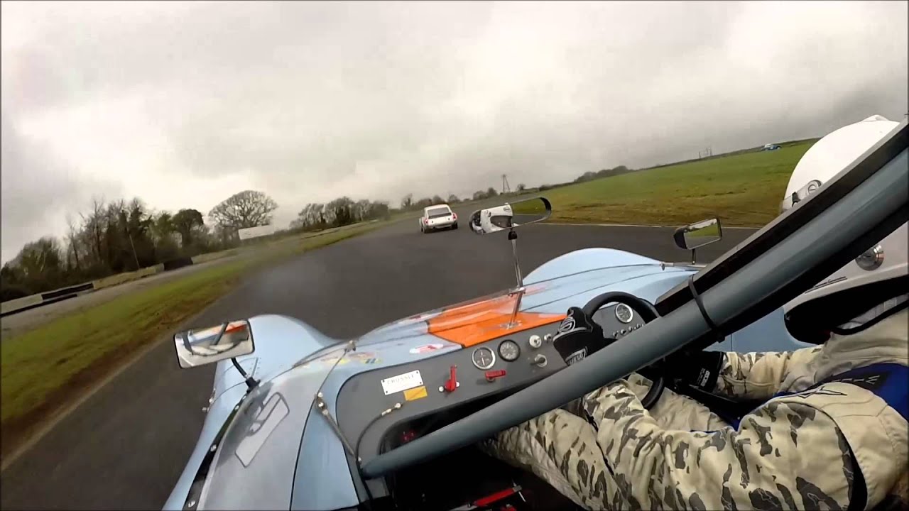 Mondello 2014, Crossle 9s races against a MG V8 - YouTube