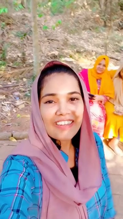 പൊള്ളുന്ന വെയിലല്ലേ വെയില്ലേറ്റ് വാടല്ലേ #malaylamcomedy - YouTube