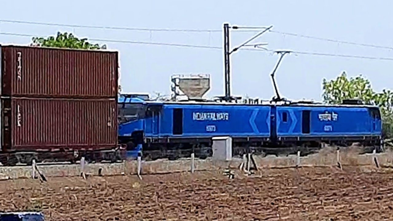 India's first double section locomotive WAG12 leading Giant double ...