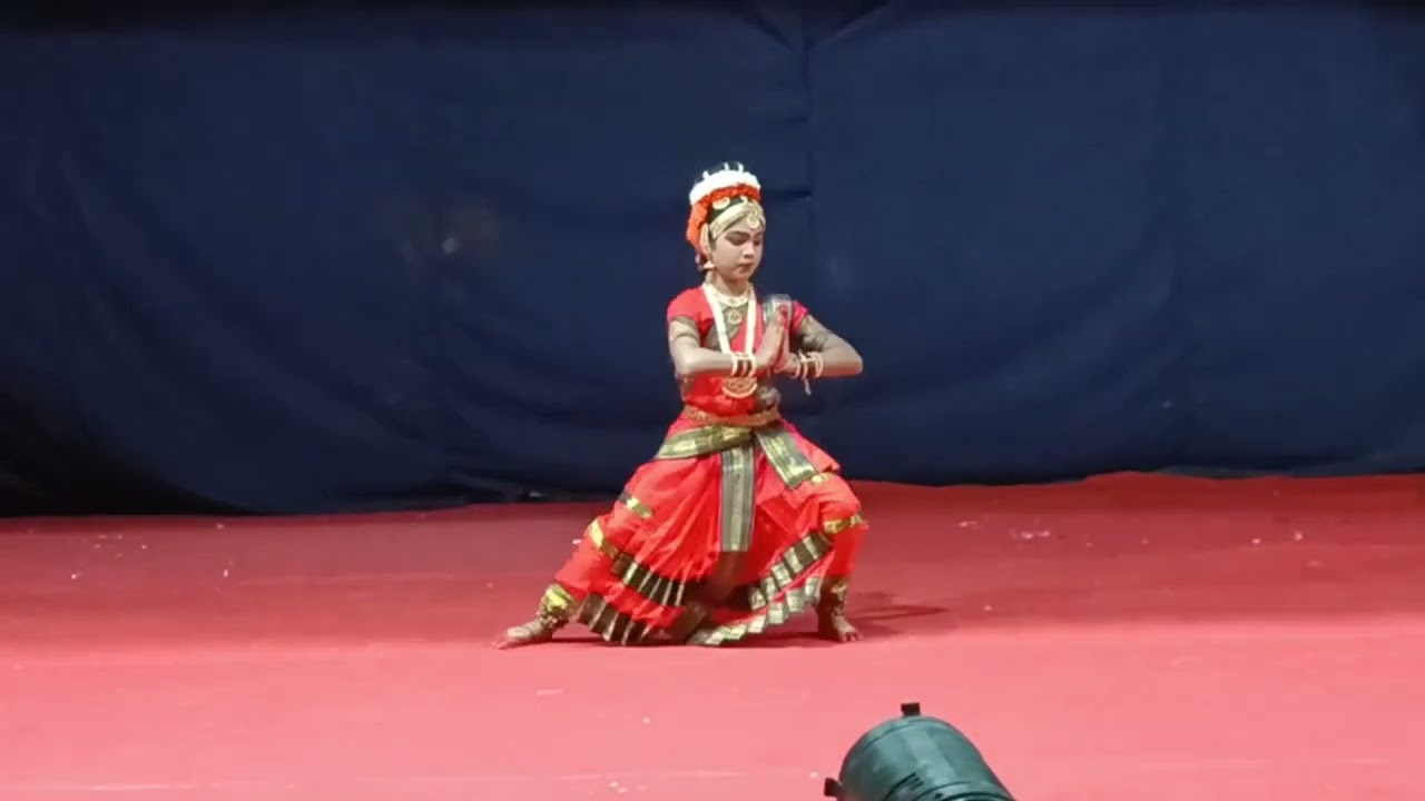 GARUDA GAMANA DANCE PERFORMANCE BY LAXMI HASINI.. - YouTube