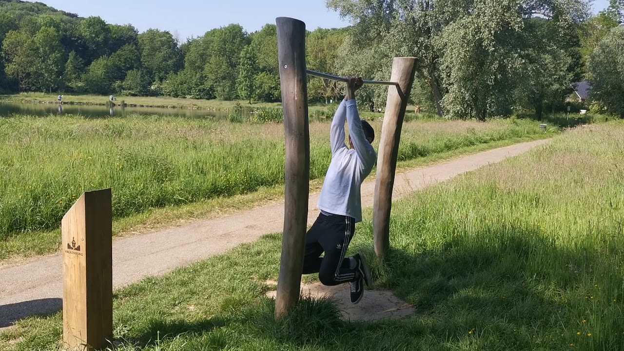 Beweegroute Valkenburg toestel 3: zijwaartse pull up - YouTube