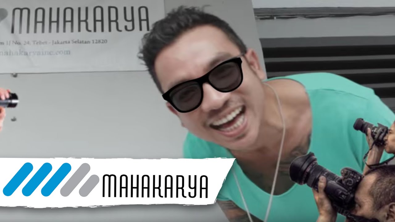 KOMO RICKY INTRODUCING SIDEPONY - YouTube