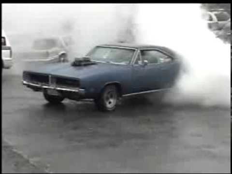 1969 Dodge Charger incredible burnout - YouTube